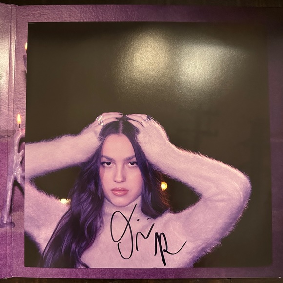 Olivia Rodrigo | Media | Olivia Rodrigo Signed Guts 8g Black Vinyl ...
